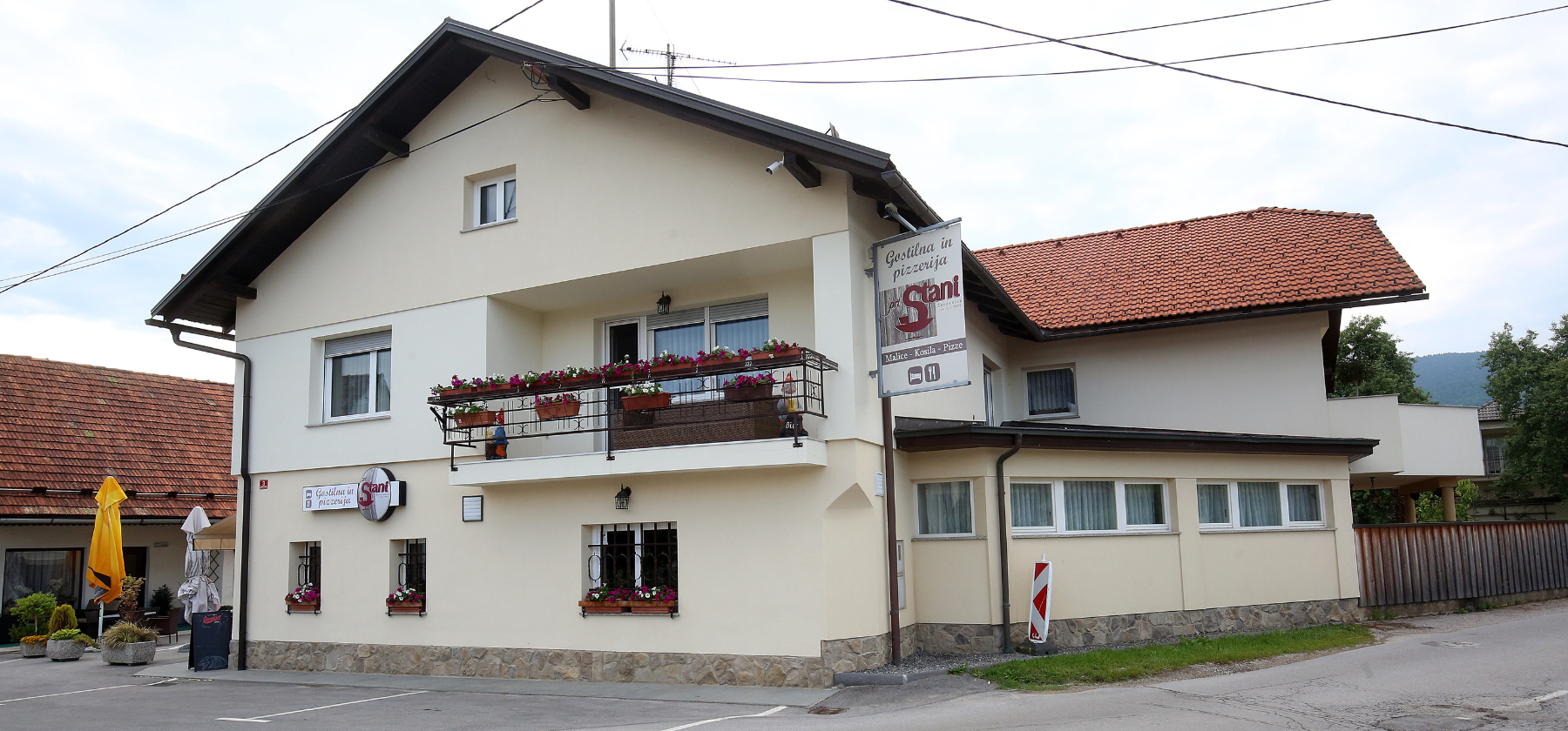 Restaurant & Pizzeria Pri Stani - Notranjski park - EN
